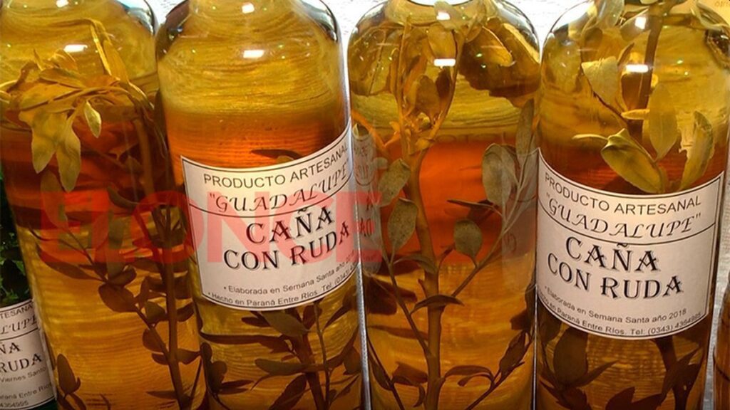 Qué es la tradición de tomar caña con ruda el 1 de agosto